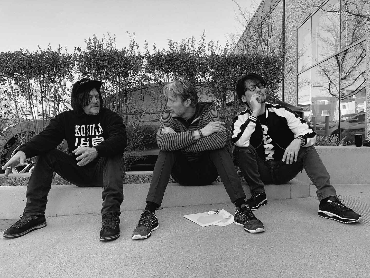 Death Stranding Cast On Smoke Break Is One Of The Coolest Photos You'll ...