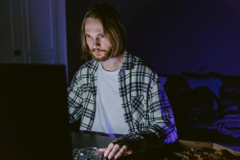 Can Blue Light Blocking Contact Lenses Help Gamers? - PlayStation Universe