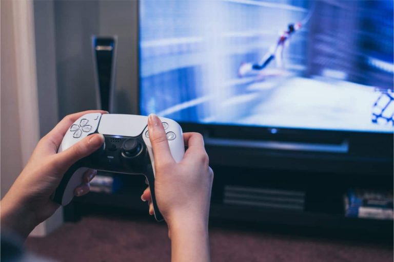 How to Set Up Cross-Play and Chat with Friends on Different Consoles ...